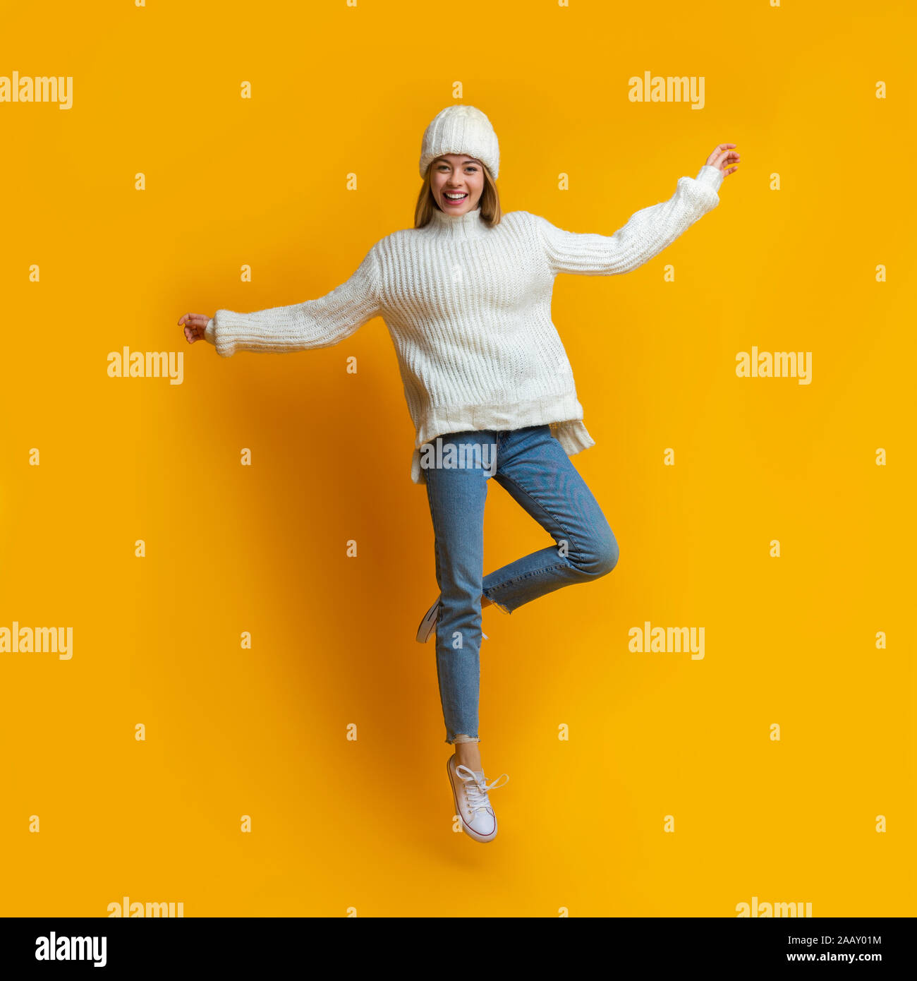 Girl one leg jumping hi-res stock photography and images - Alamy