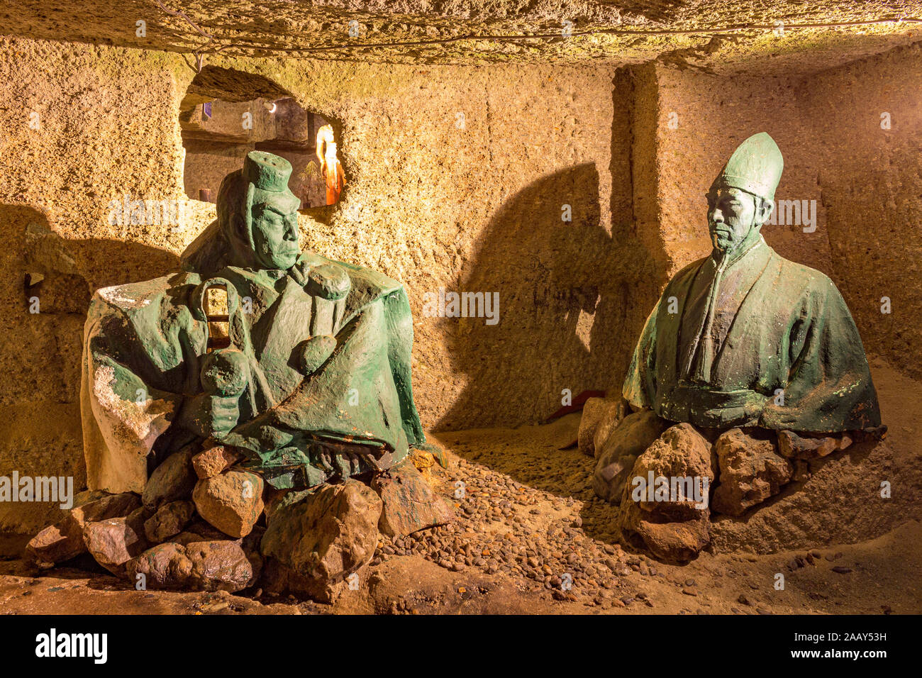 Images of traditional Japanese figures at Hanibe caves, Komatsu ...