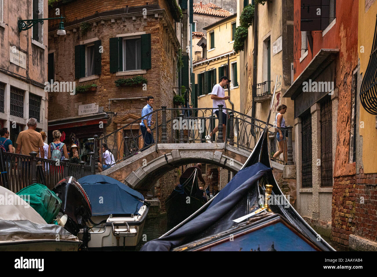 Venice crowds hi-res stock photography and images - Alamy