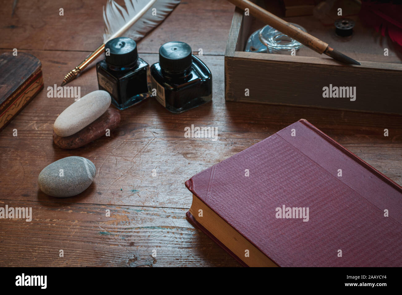 Ink pot and quill hi-res stock photography and images - Alamy