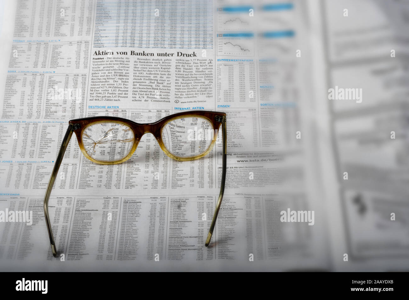 diagram, newspaper; stock market Stock Photo - Alamy