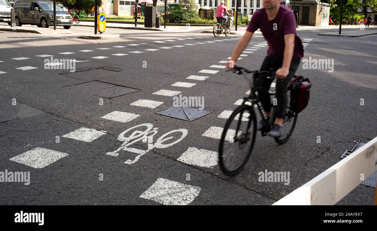 Road markings and junction hi-res stock photography and images - Alamy