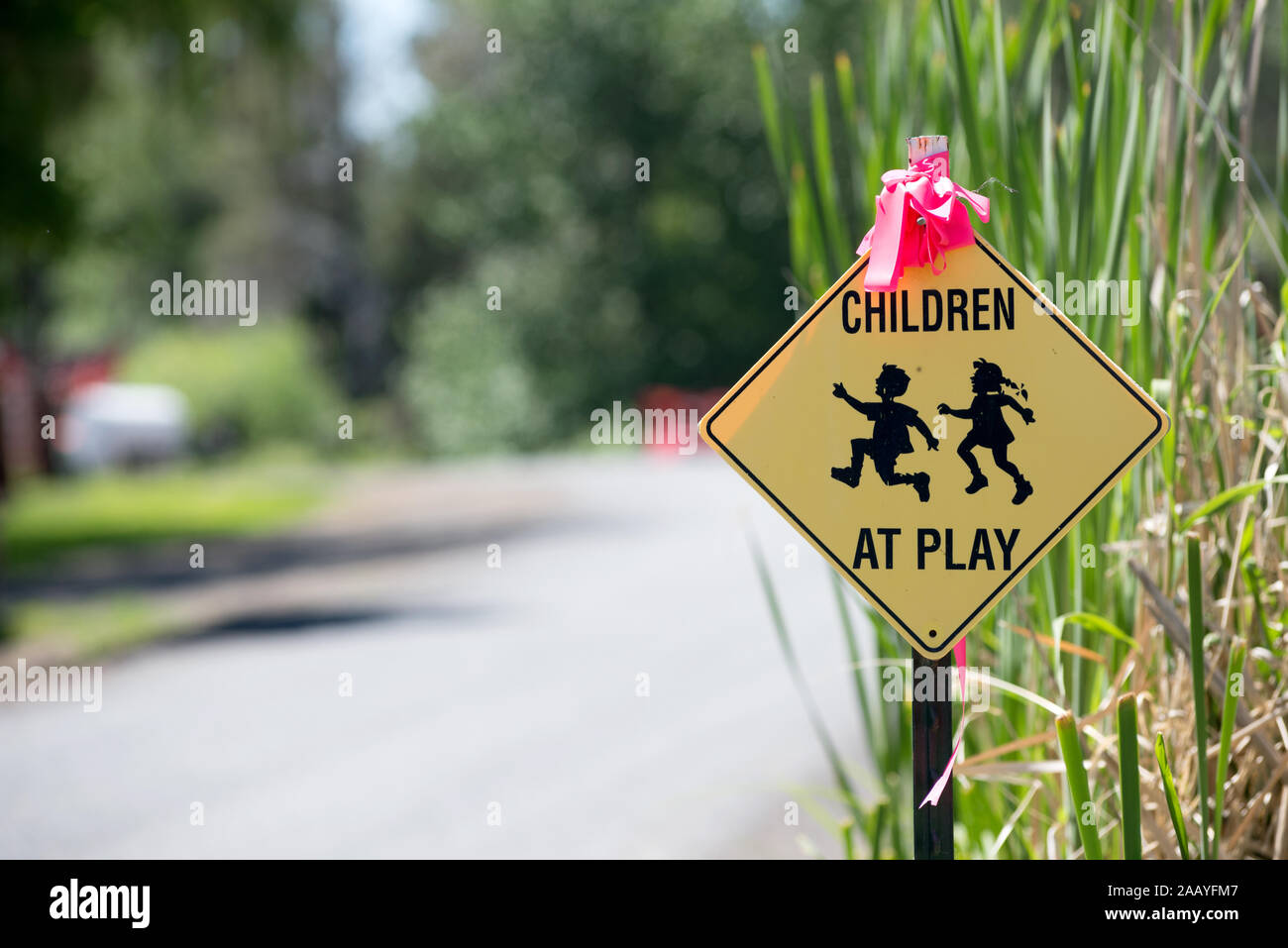 Children crossing signs hi-res stock photography and images - Alamy
