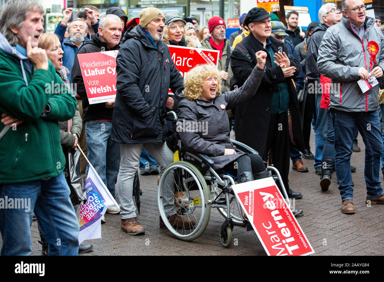 Crowd demo hi-res stock photography and images - Alamy