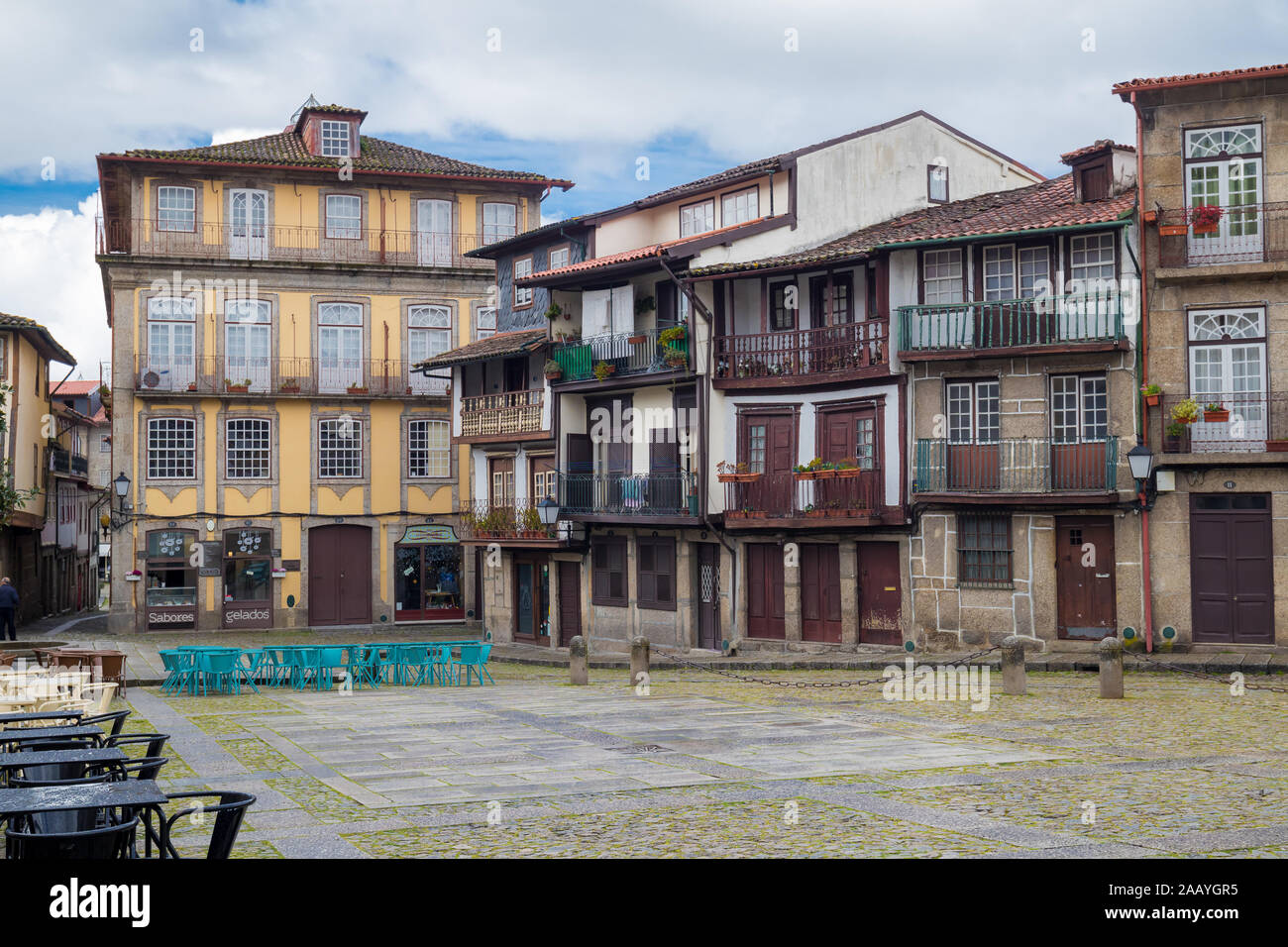View square between houses hi-res stock photography and images - Alamy