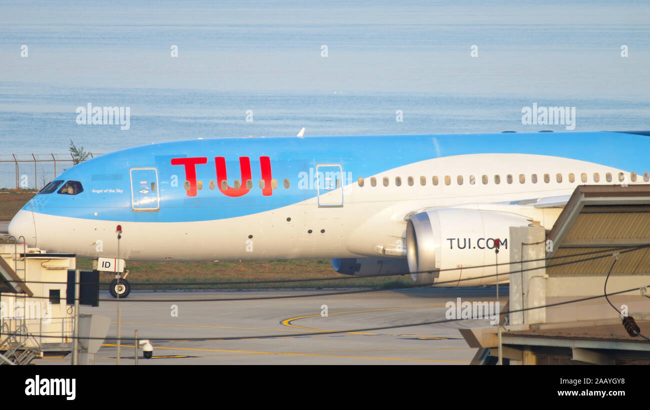 Tui fly hi-res stock photography and images - Alamy