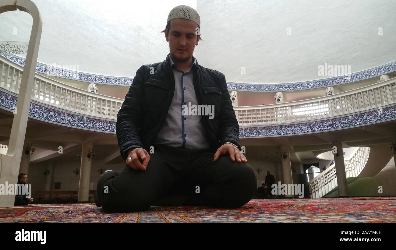 Photo of the Muslim Man Is Praying In The Mosque Stock Photo - Alamy