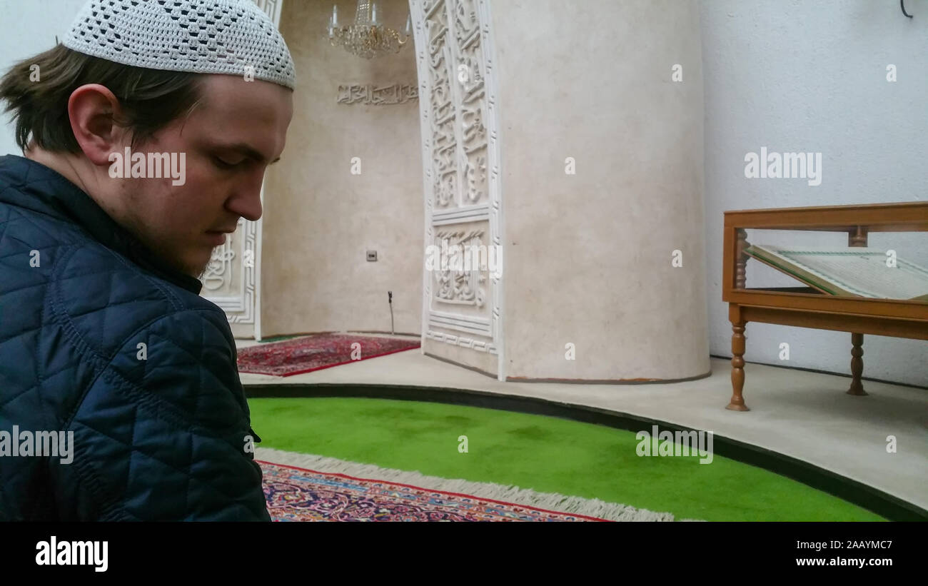 Photo of the Muslim Man Is Praying In The Mosque Stock Photo - Alamy