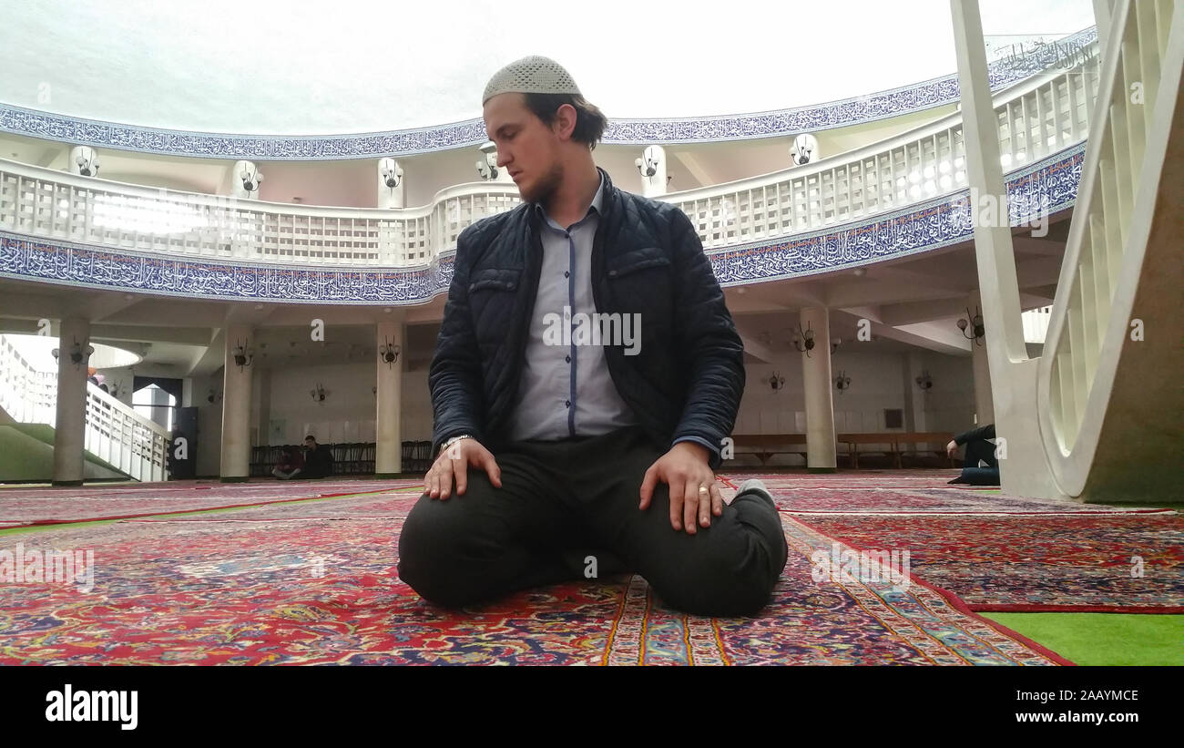 Photo of the Muslim Man Is Praying In The Mosque Stock Photo - Alamy