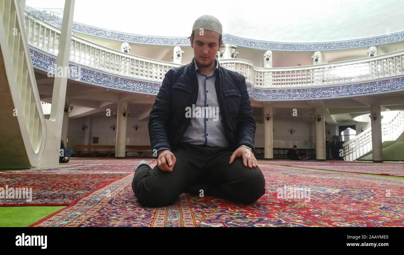 Photo of the Muslim Man Is Praying In The Mosque Stock Photo - Alamy