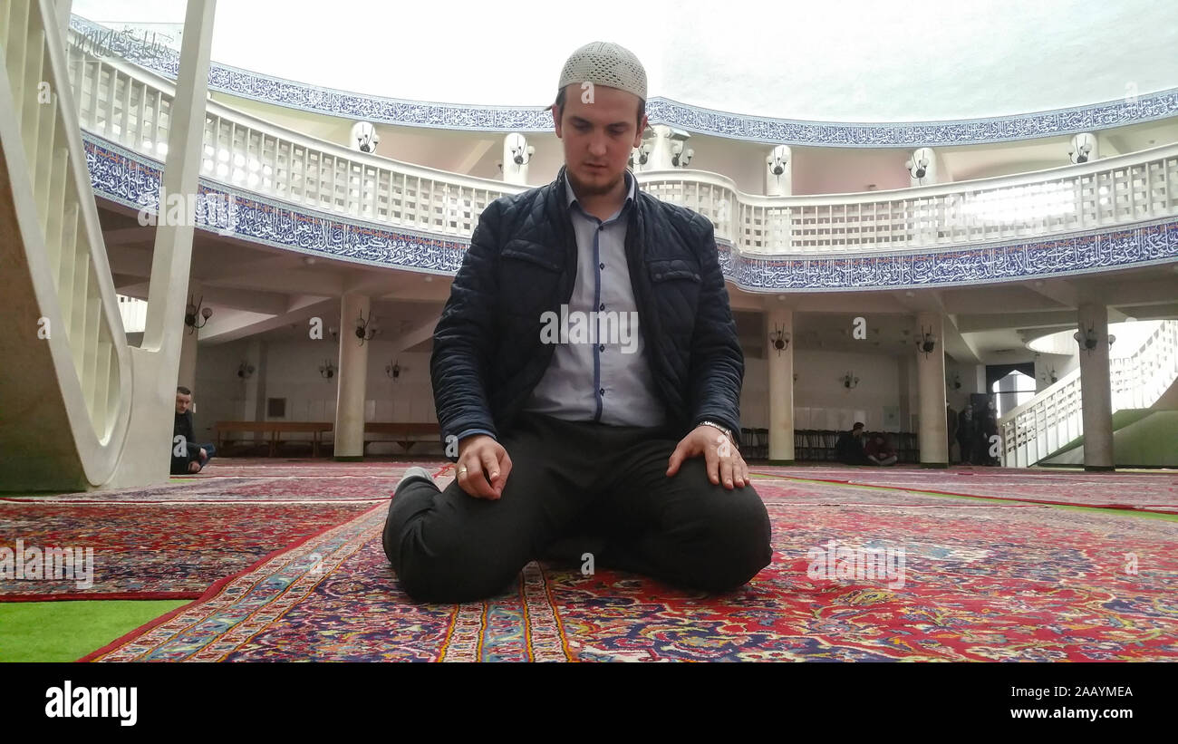 Photo of the Muslim Man Is Praying In The Mosque Stock Photo - Alamy