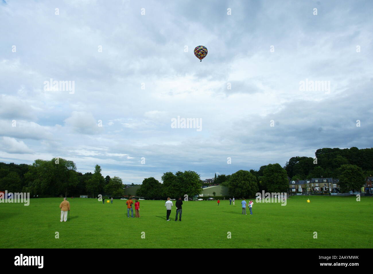 Hot air balloon take off and landing hi-res stock photography and ...