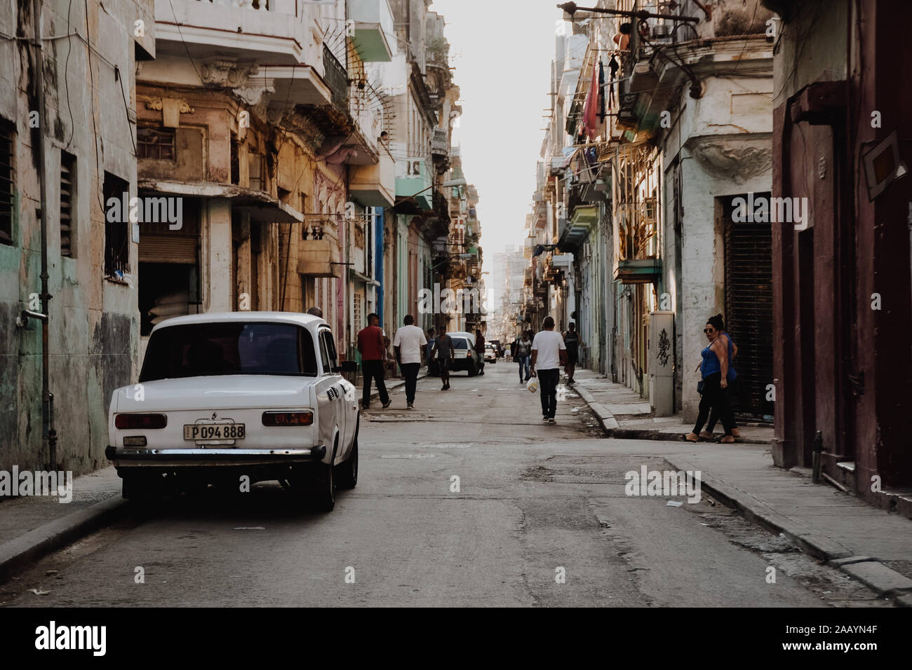 La habana busy street in cuba hi-res stock photography and images - Alamy
