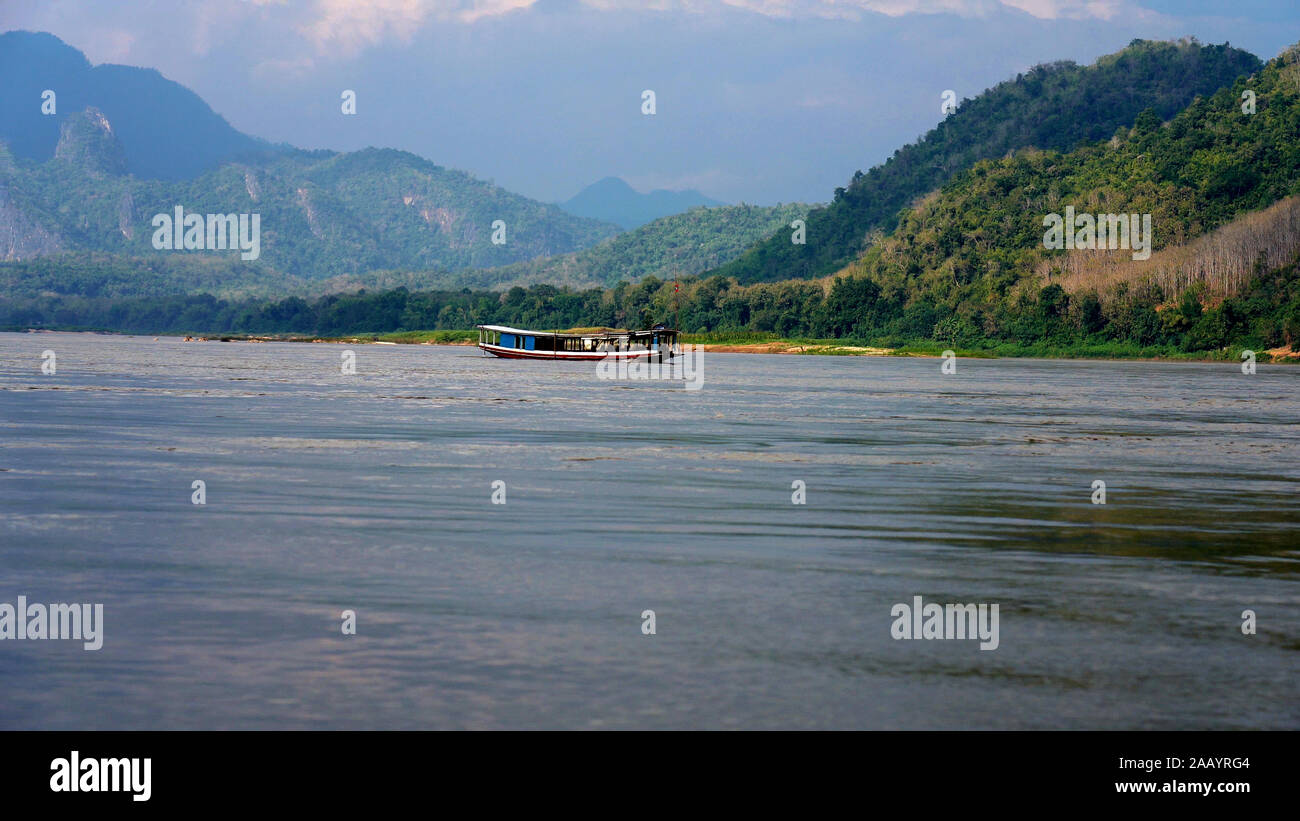 Luang prabang laos pak ou tourist hi-res stock photography and images ...