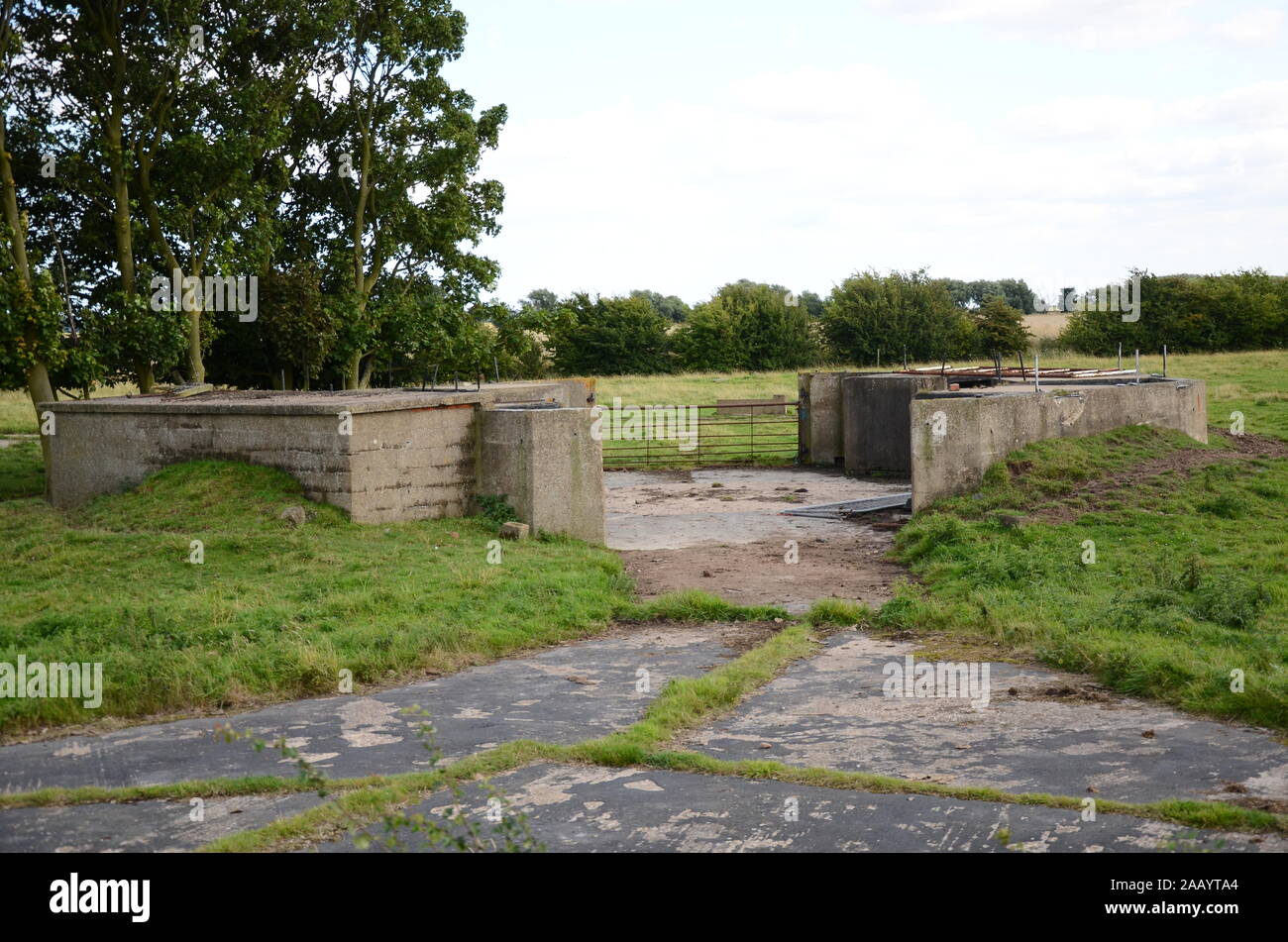 World war ii anti aircraft gun station hi-res stock photography and ...