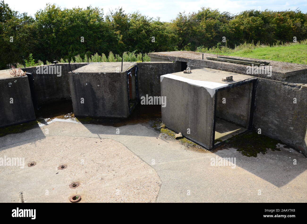 World war ii anti aircraft gun station hi-res stock photography and ...