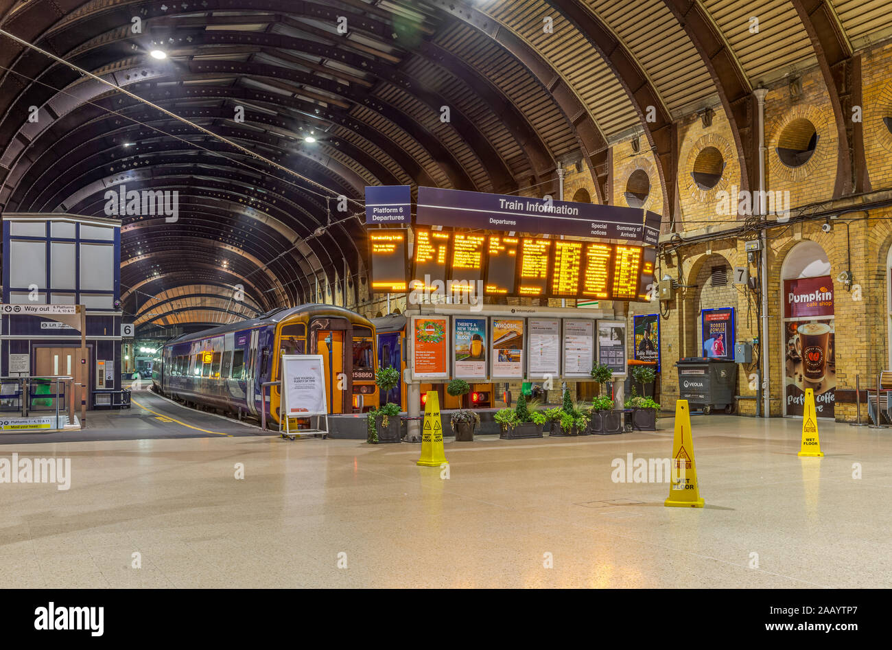Curved canopy hi-res stock photography and images - Alamy