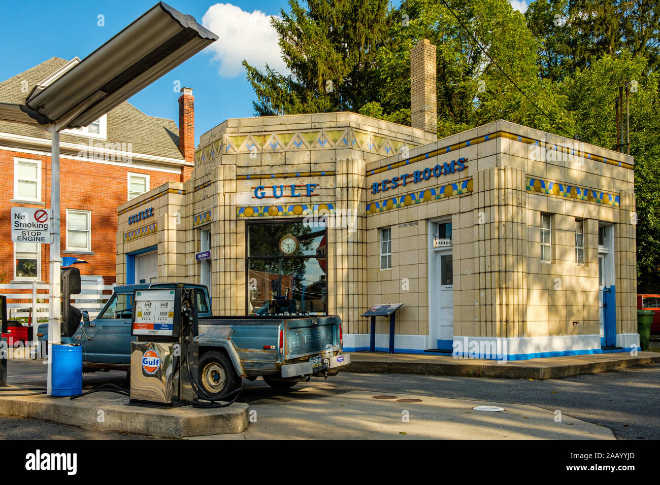 Gulf service station hi-res stock photography and images - Alamy
