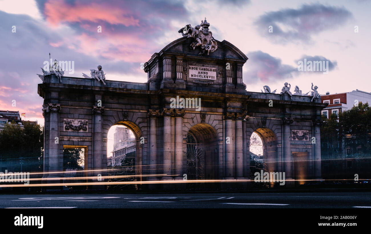 Puerta de alcala gate hi-res stock photography and images - Alamy