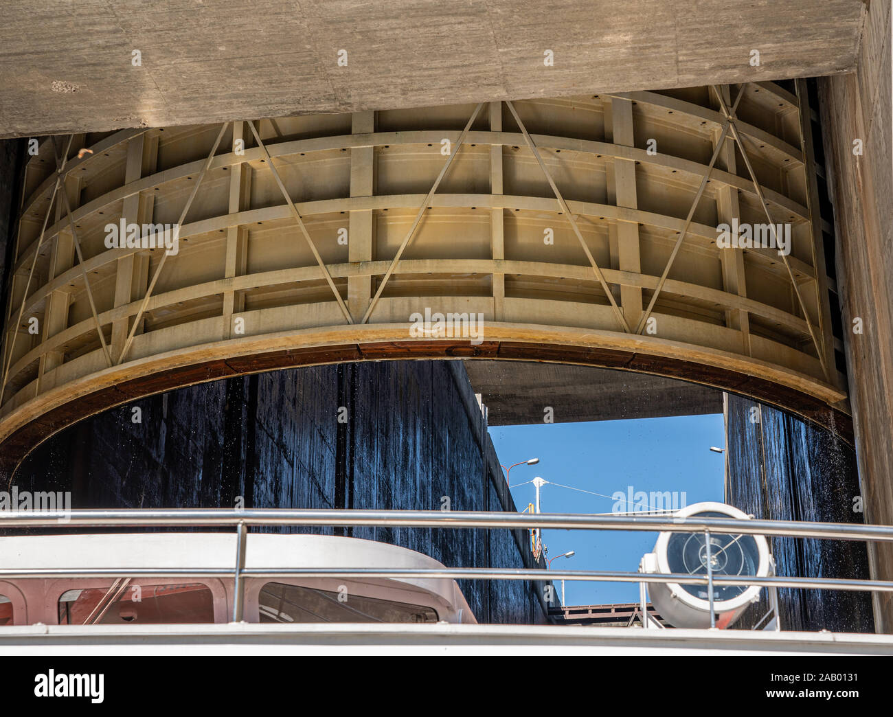 Carrapatelo dam lock hi-res stock photography and images - Alamy