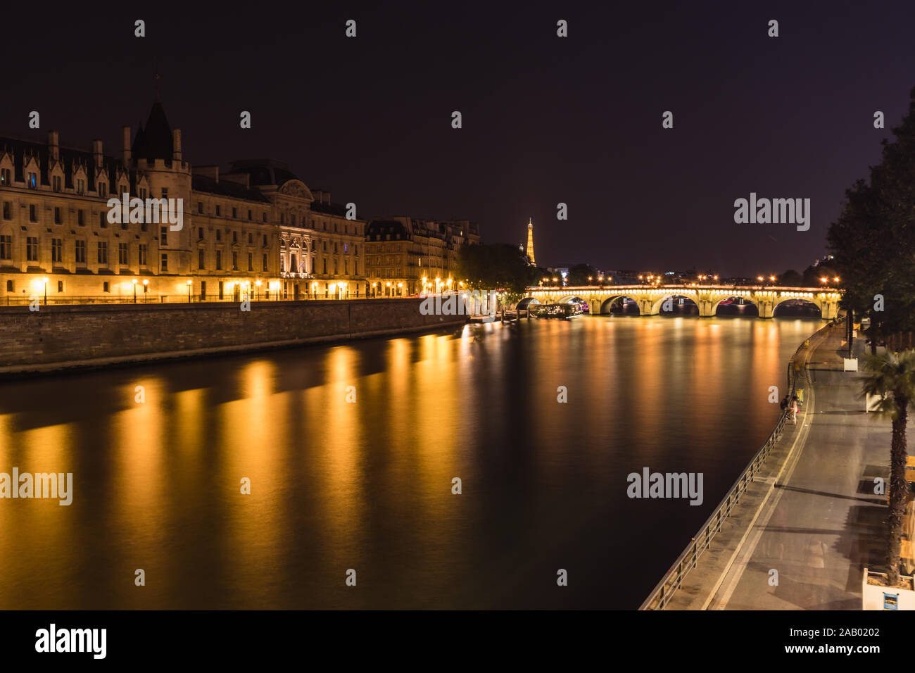 Quai de lhorloge and pont neuf hi-res stock photography and images - Alamy