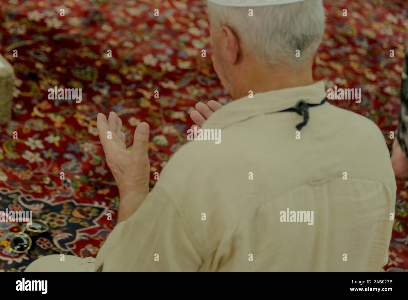 Photo of the Old Muslim man praying Stock Photo - Alamy