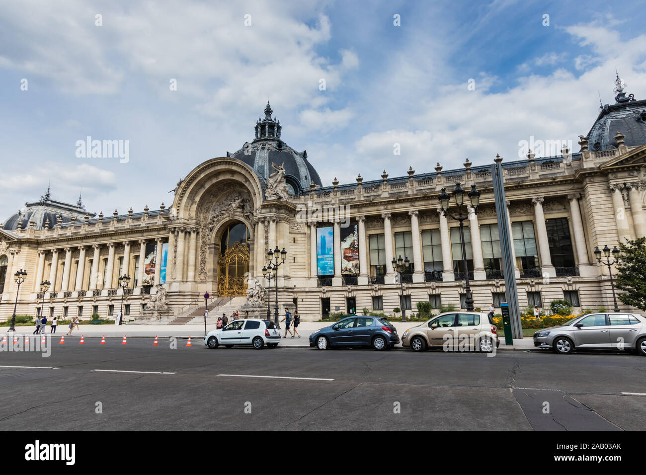 Small palace hi-res stock photography and images - Alamy