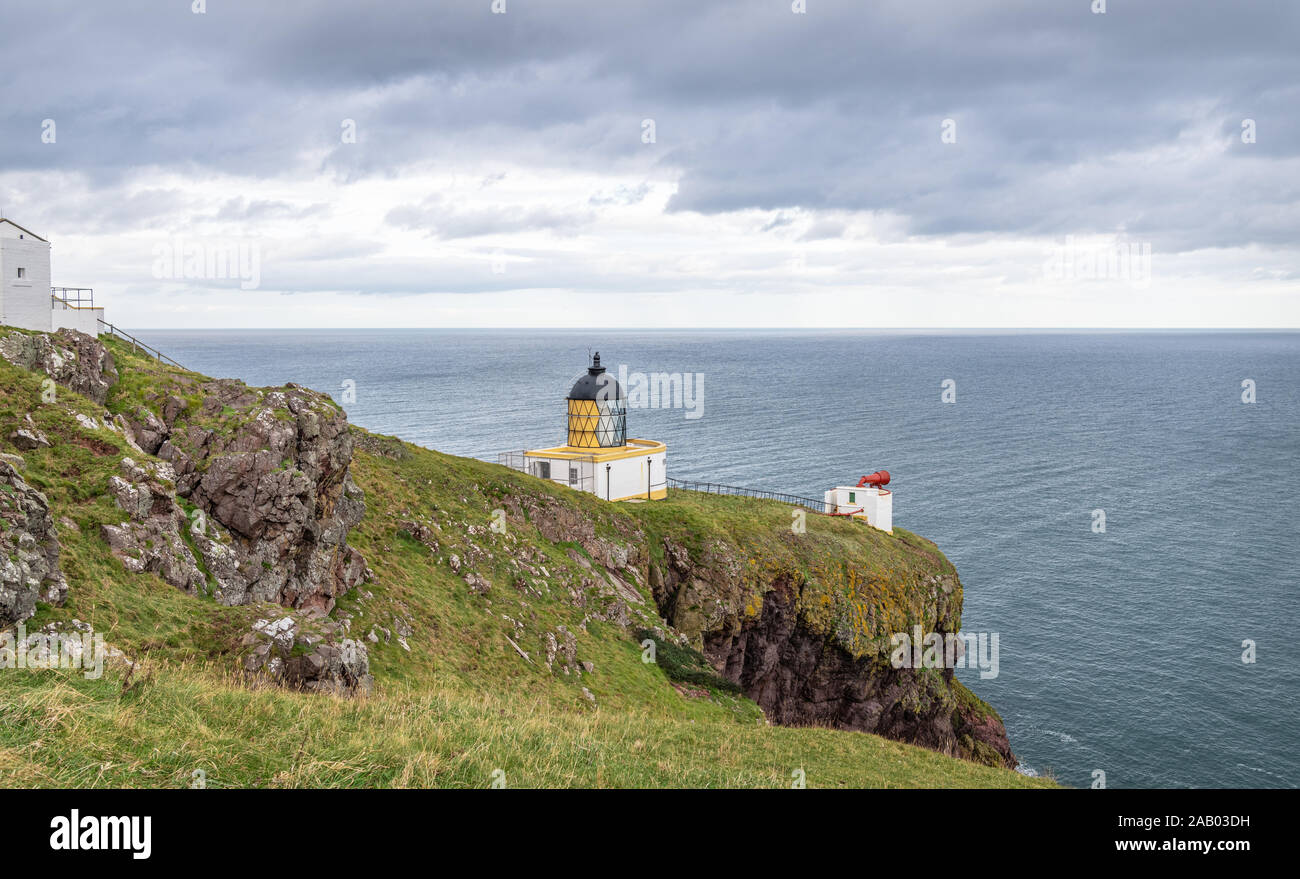 Lighthouse st abbs head borders hi-res stock photography and images - Alamy