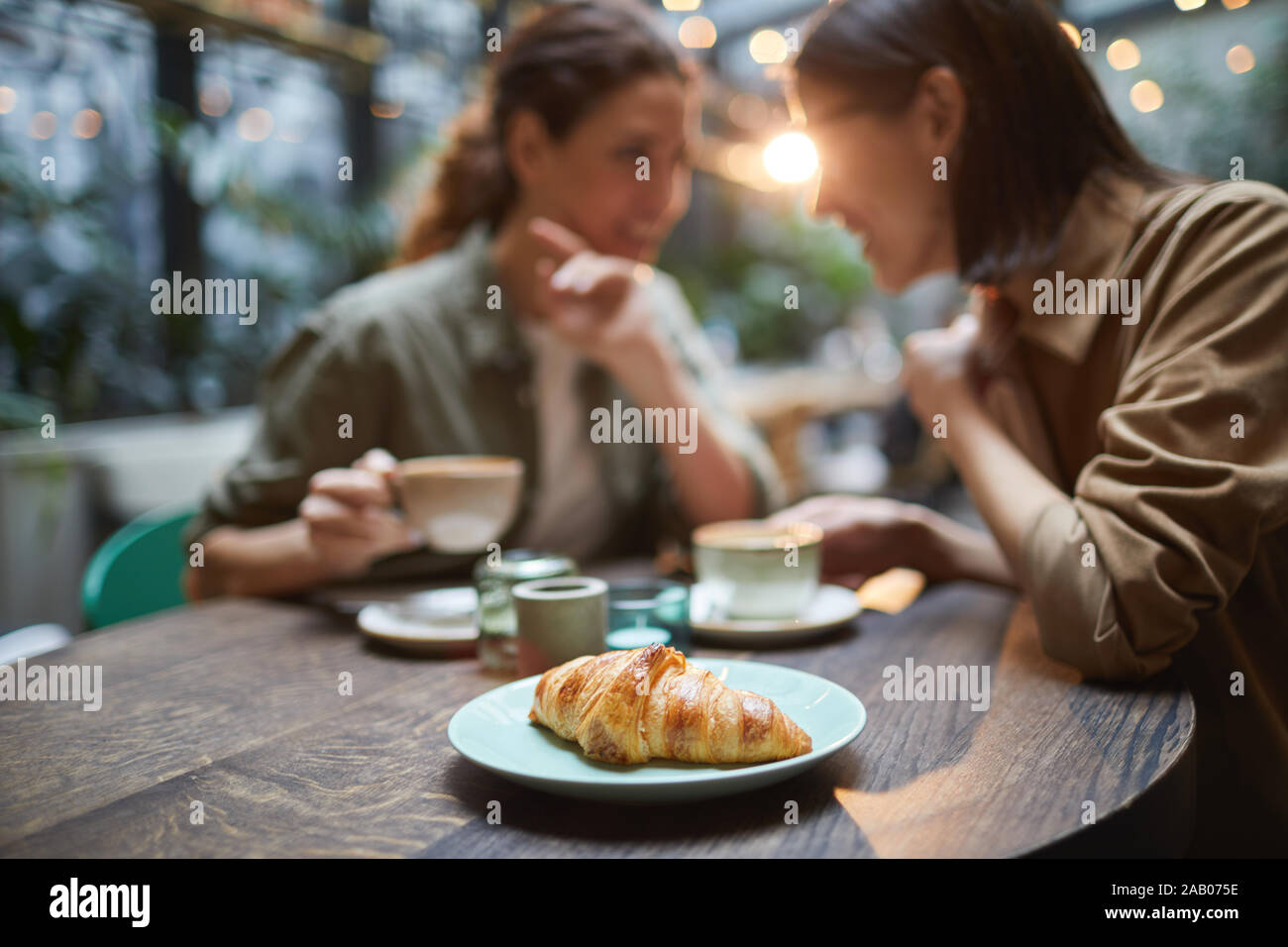 Gossiping women hi-res stock photography and images - Alamy