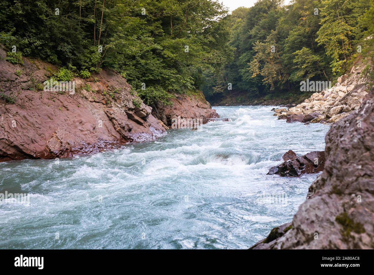 Glacier river flowing between rocks hi-res stock photography and images ...