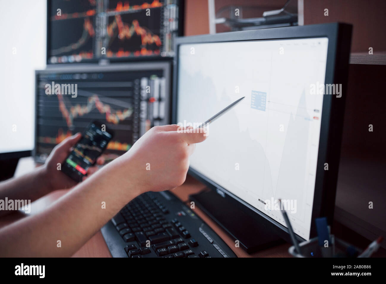 Business man investment trading do this deal on a stock exchange ...