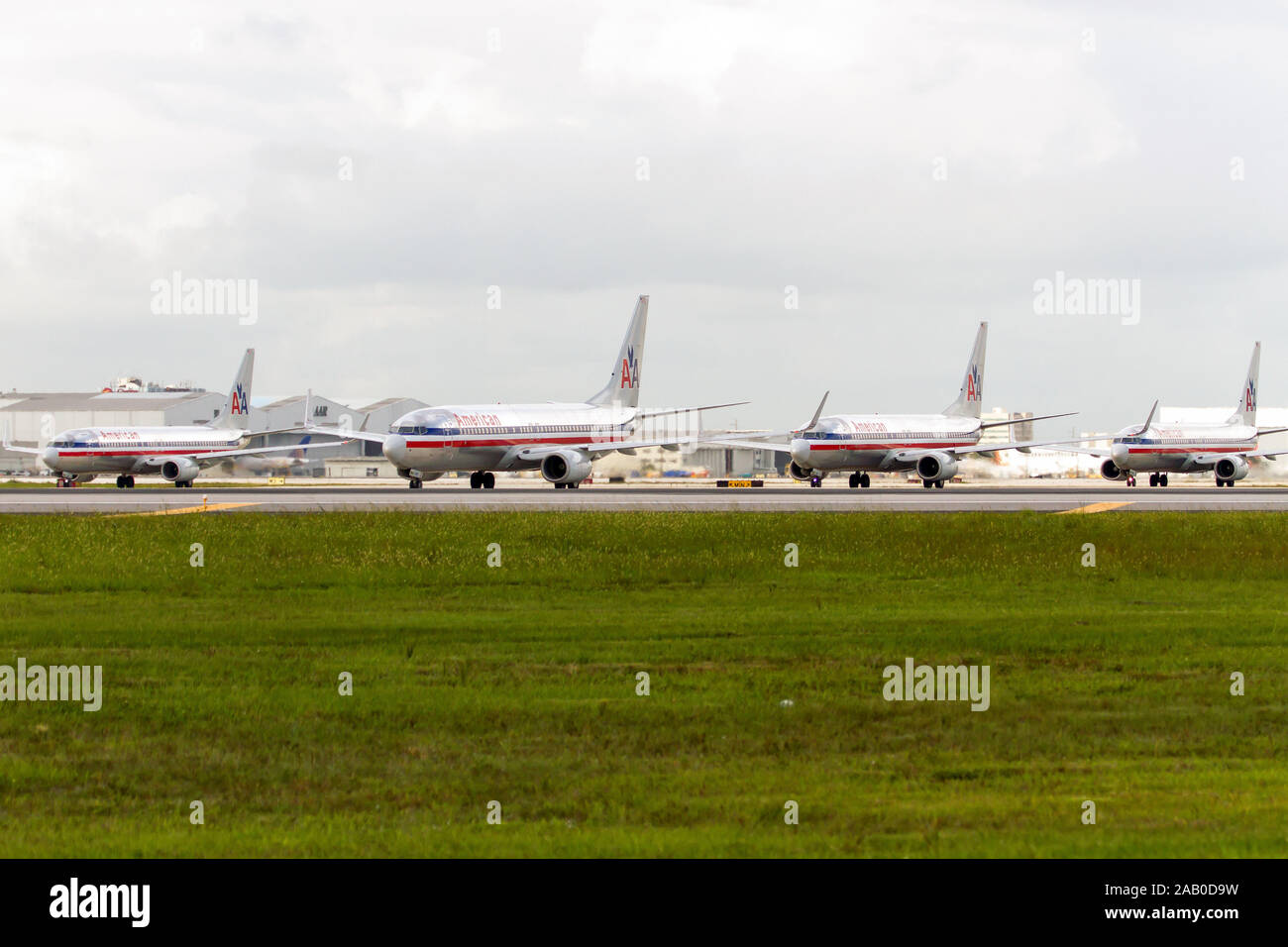 Miami airport runway hi-res stock photography and images - Alamy