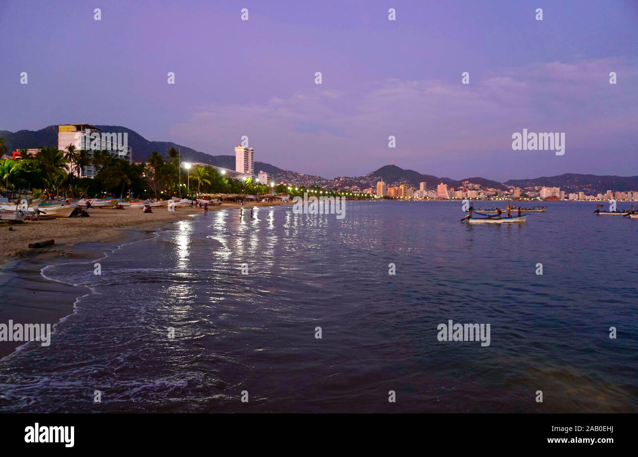 Acapulco skyline night mexico hi-res stock photography and images - Alamy