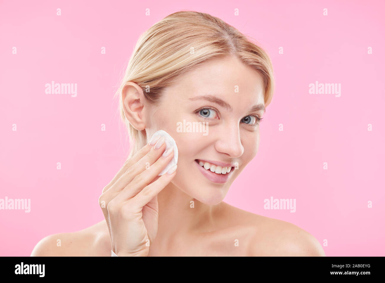 Applying toner hi-res stock photography and images - Alamy