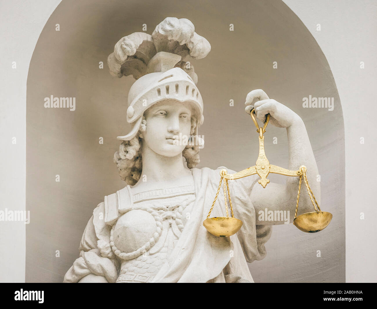 Die schoene Statue Libra bei Schloss Linderhof in Bayern Stock Photo ...