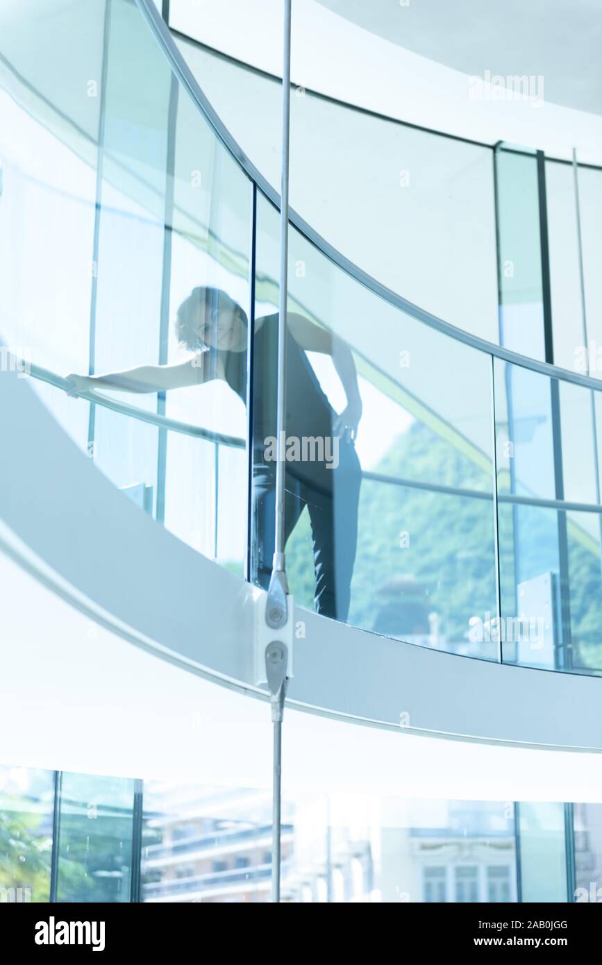 Lean on railing hi-res stock photography and images - Alamy