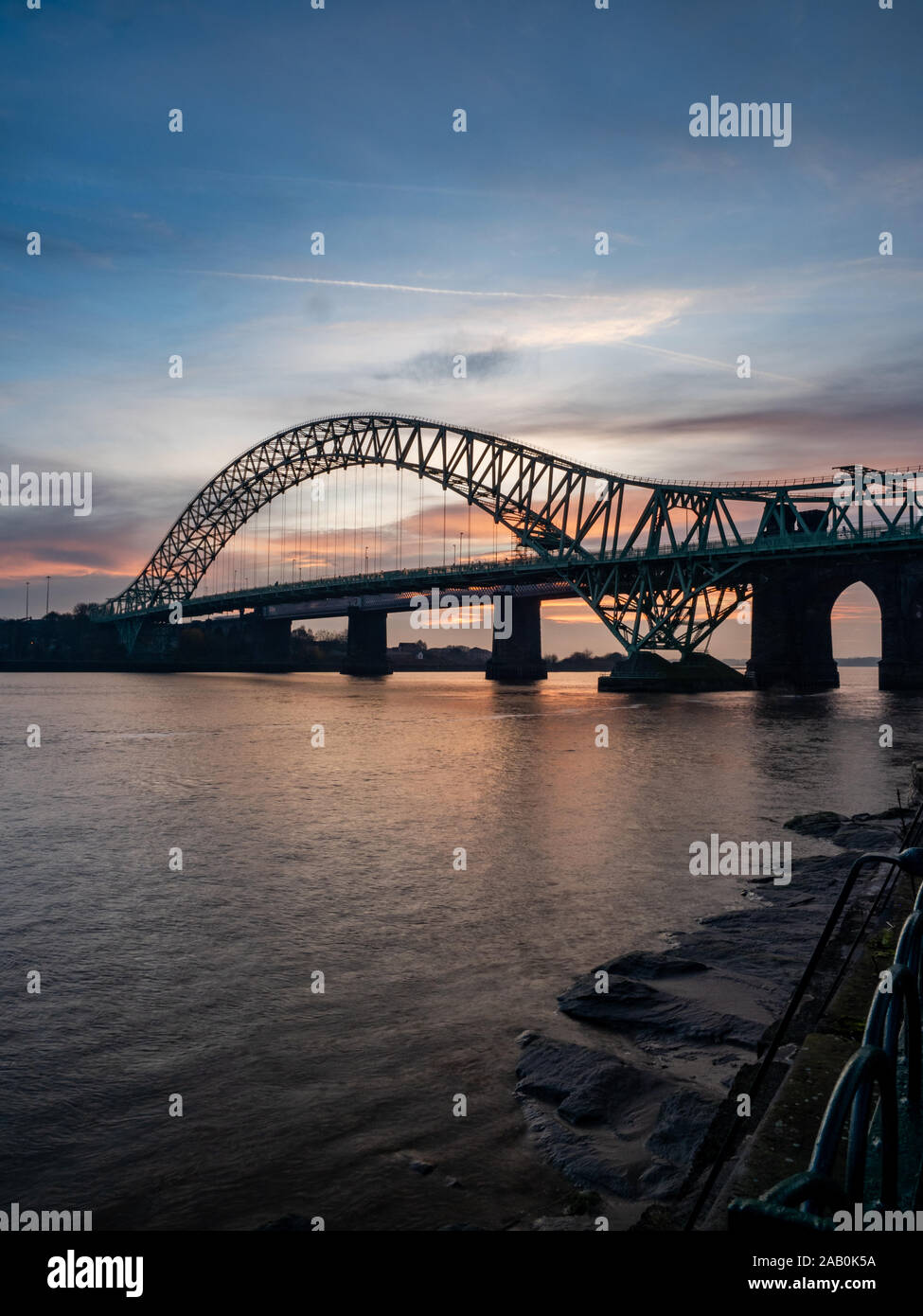 The Runcorn to Widnes Silver Jubilee Bridge Stock Photo - Alamy