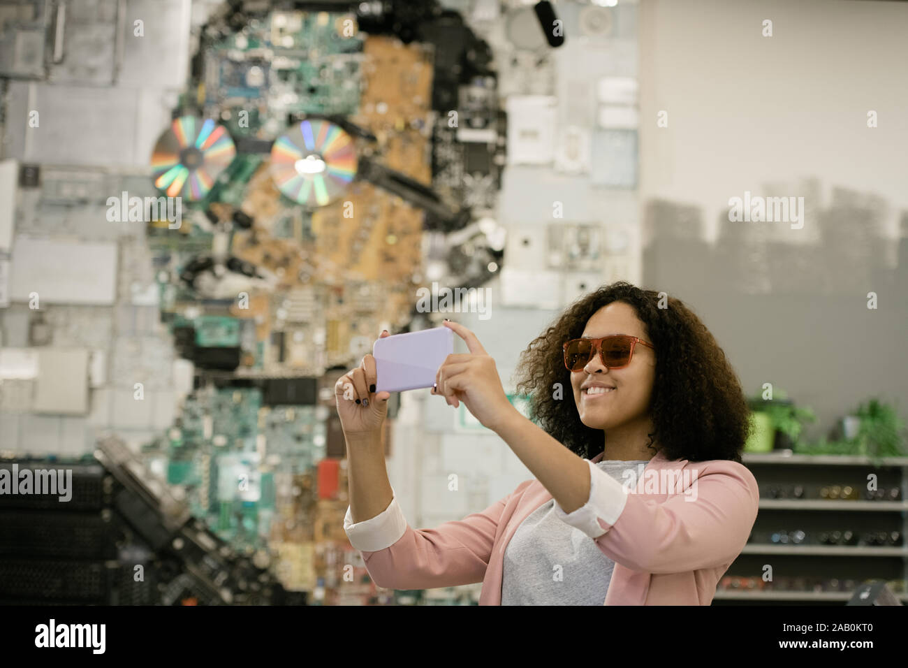 Mobile optics hi-res stock photography and images - Alamy