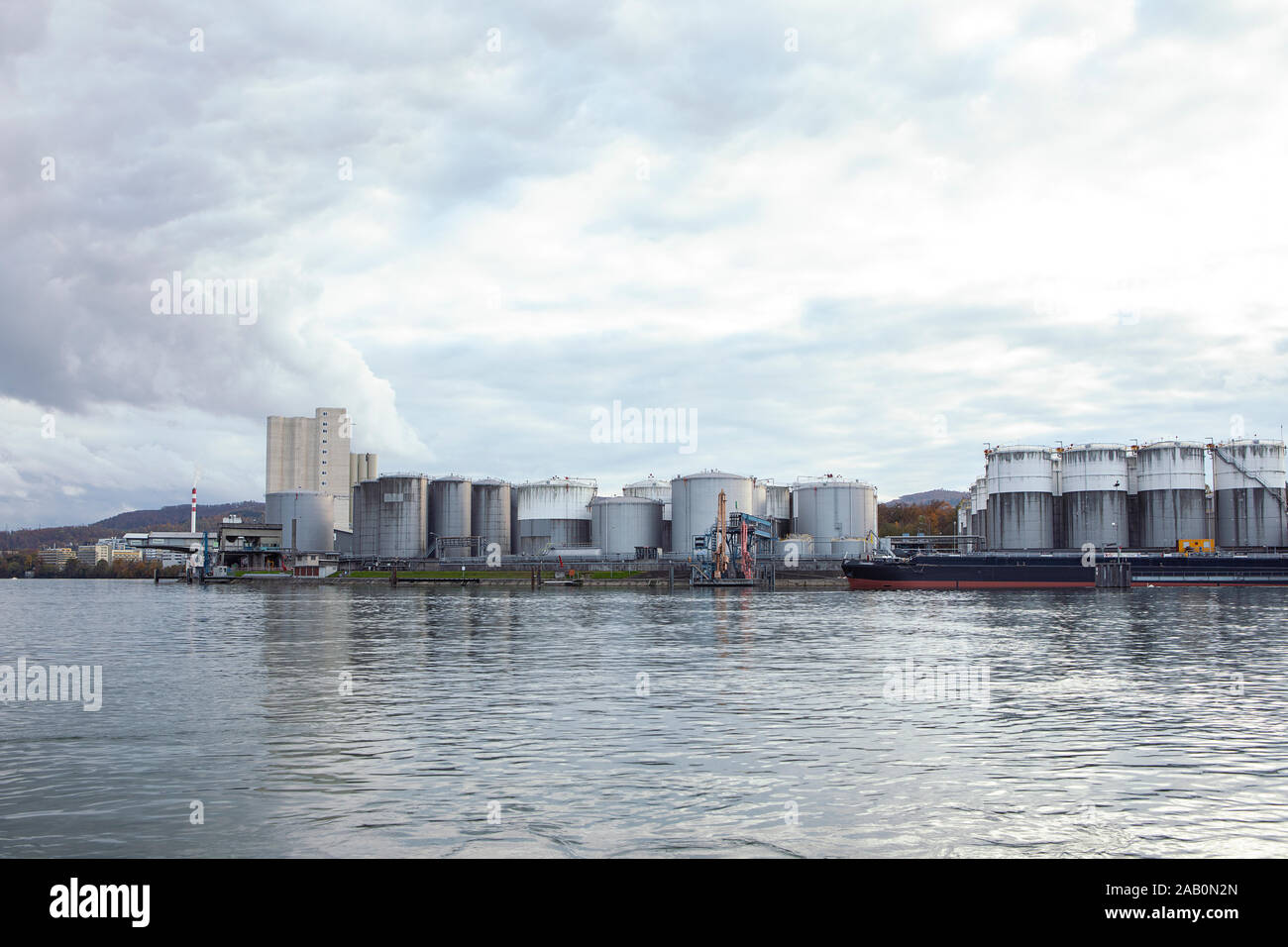 Industrial fuel storage tanks hi-res stock photography and images - Alamy