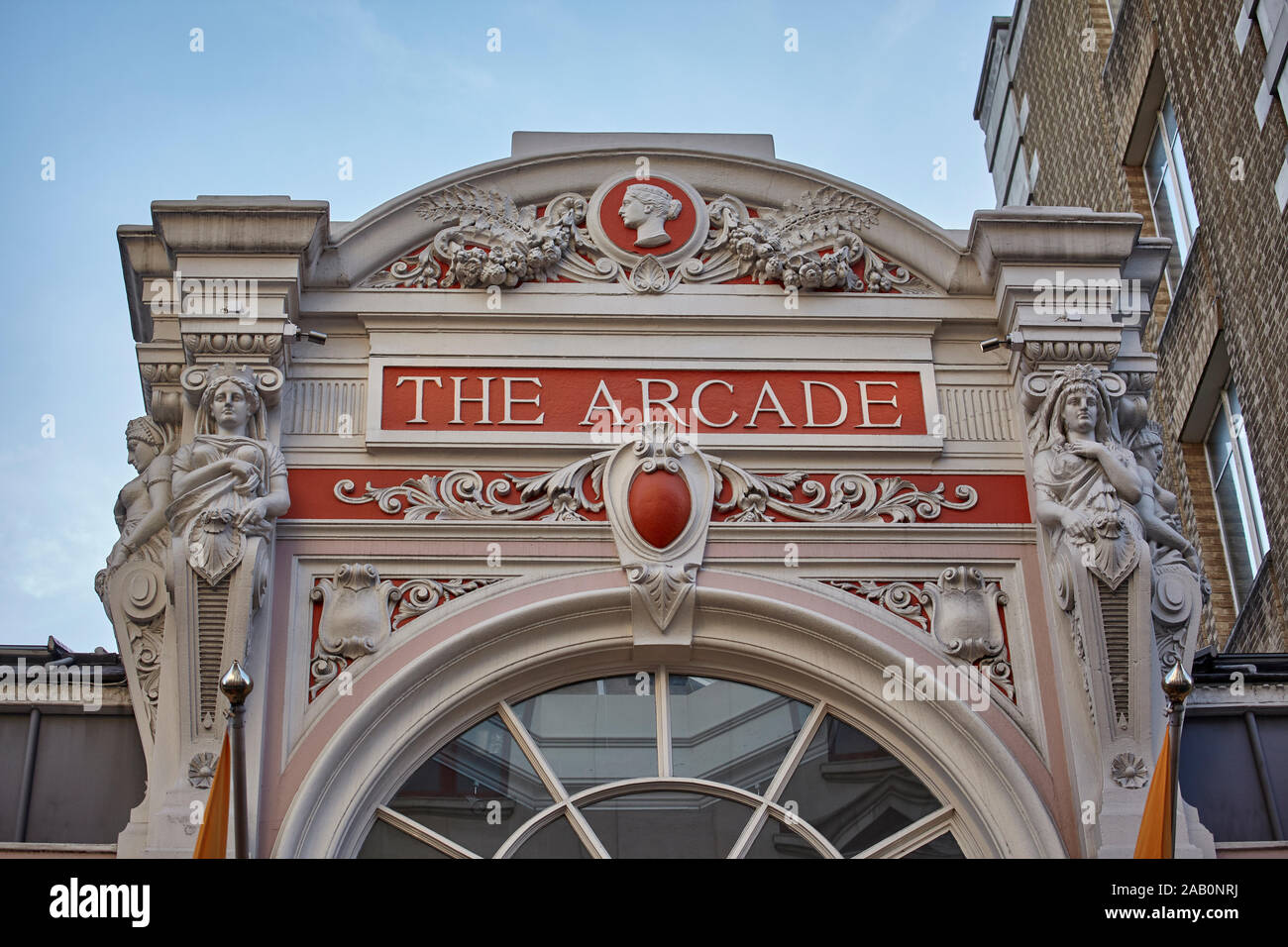 Arcade building hi-res stock photography and images - Alamy