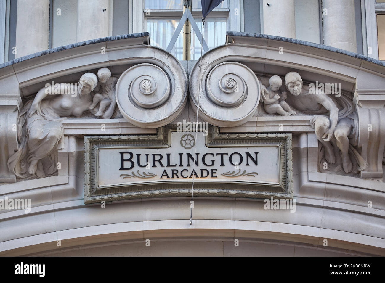 Arcade building hi-res stock photography and images - Alamy