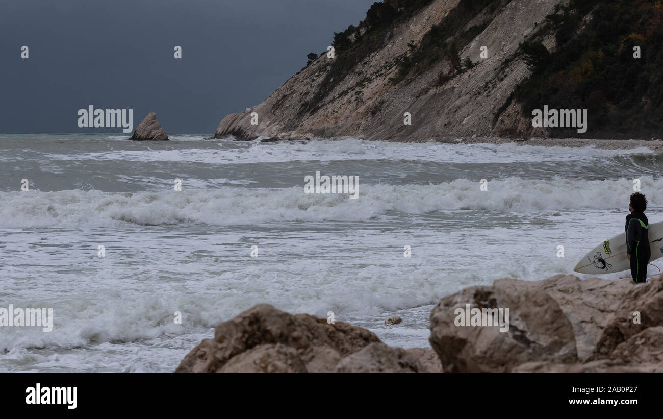 White wave surf beach in november hi-res stock photography and images ...