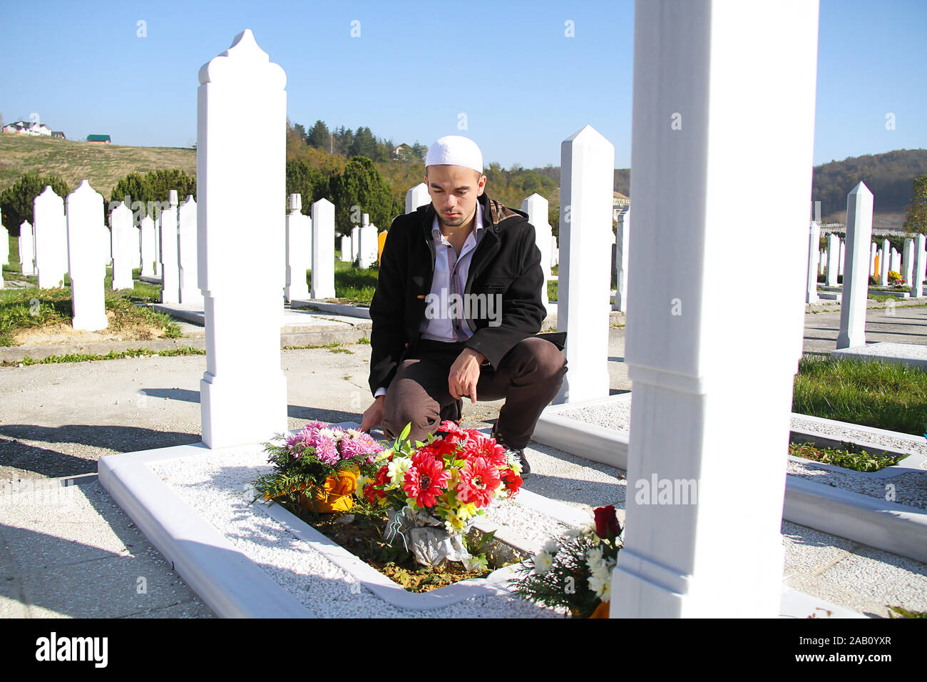 Islamic praying on dead person Stock Photo - Alamy