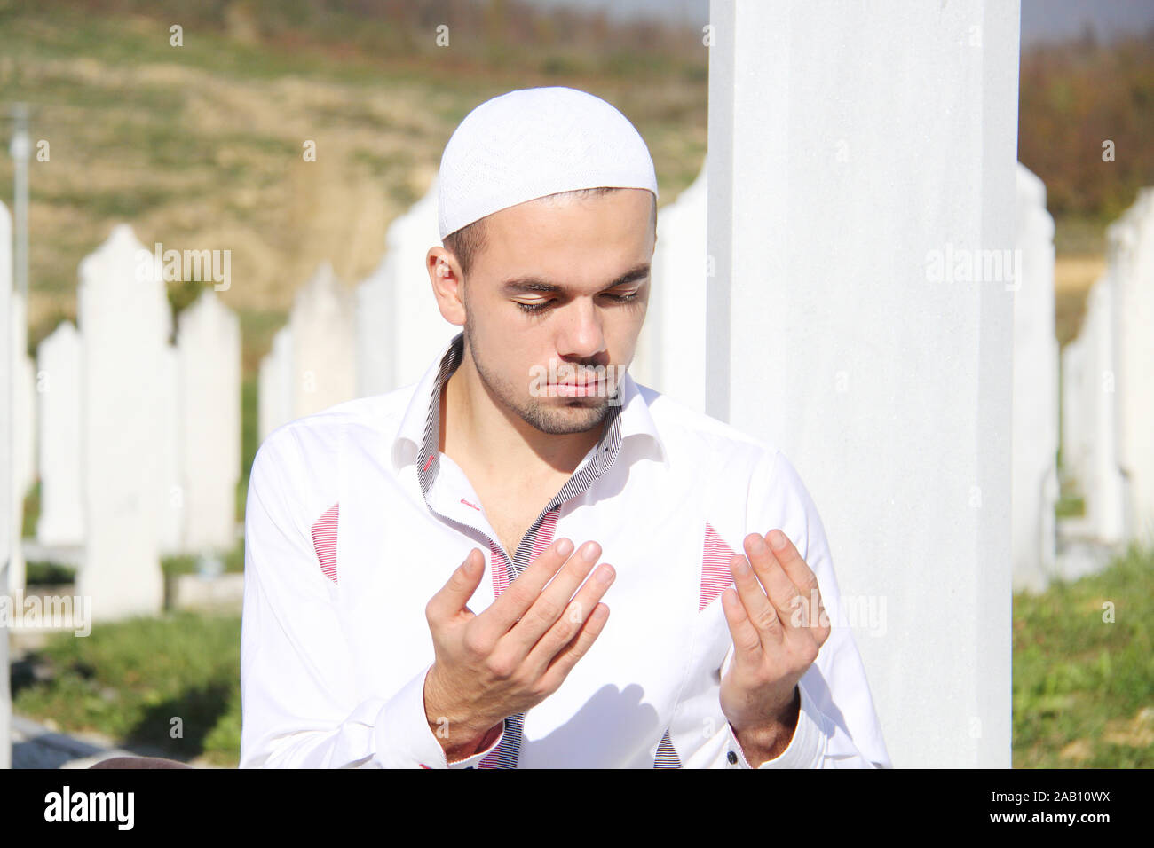 Islamic praying on dead person Stock Photo - Alamy