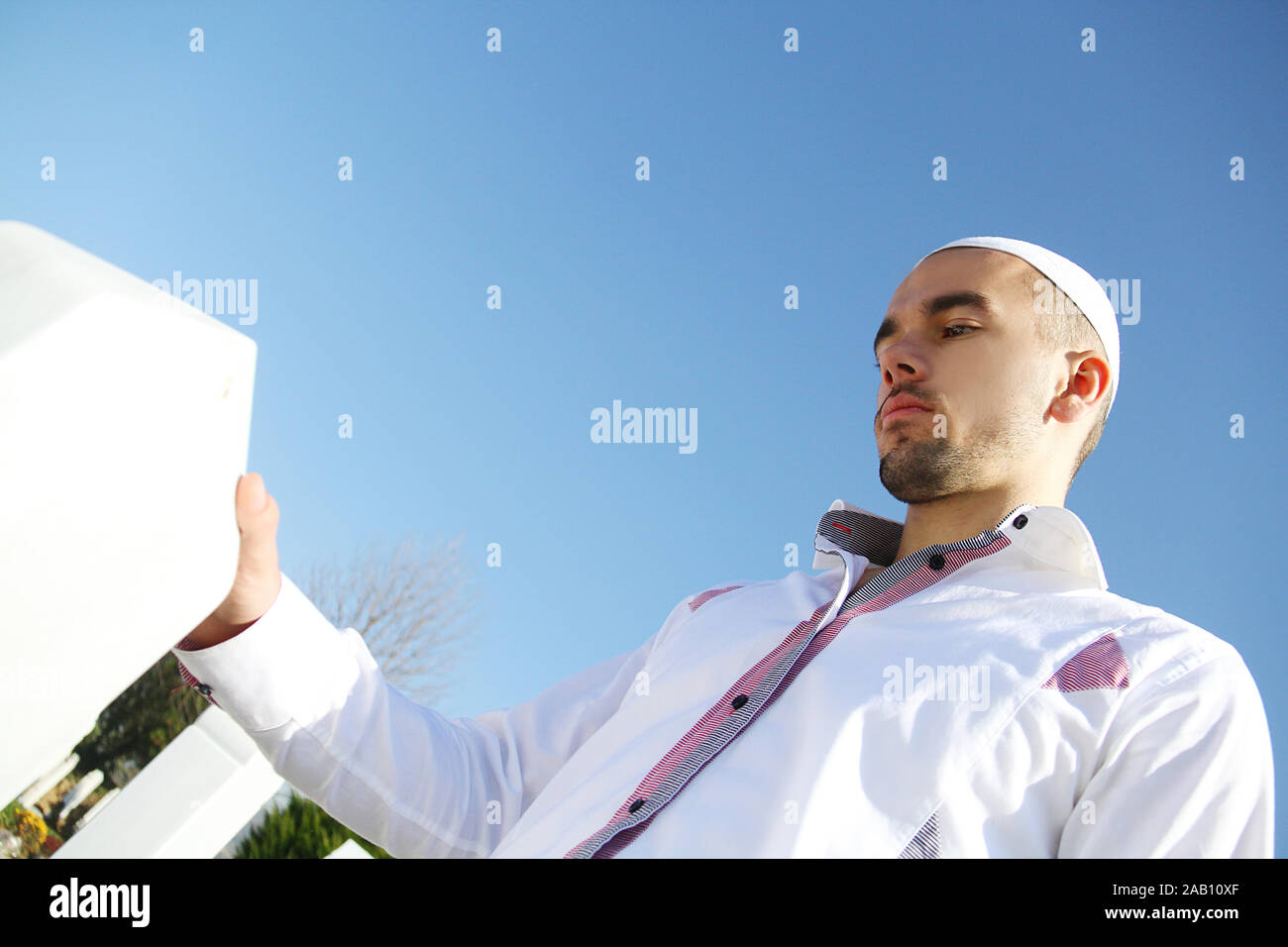 Islamic praying on dead person Stock Photo - Alamy