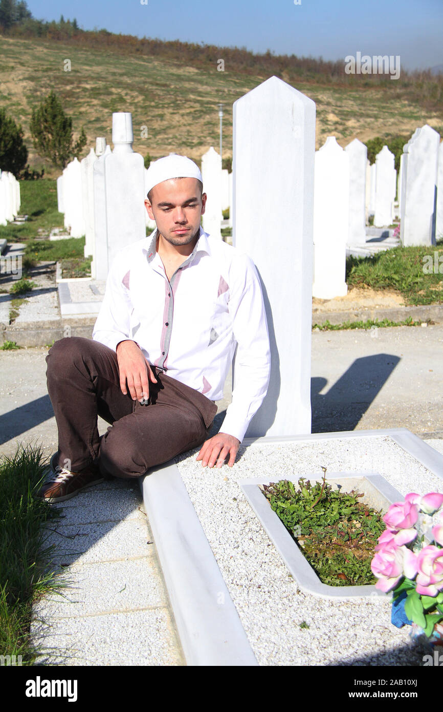 Islamic praying on dead person Stock Photo - Alamy