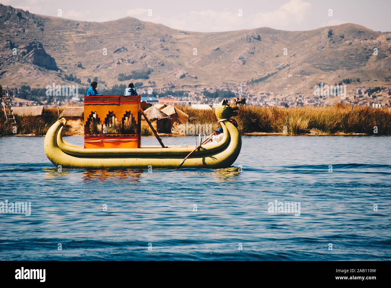 Totora boat in the Titicaca Lake Stock Photo - Alamy