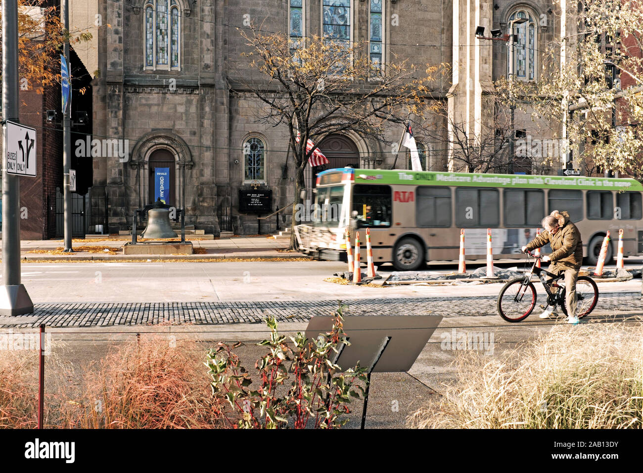 Cleveland public square bus hi-res stock photography and images - Alamy