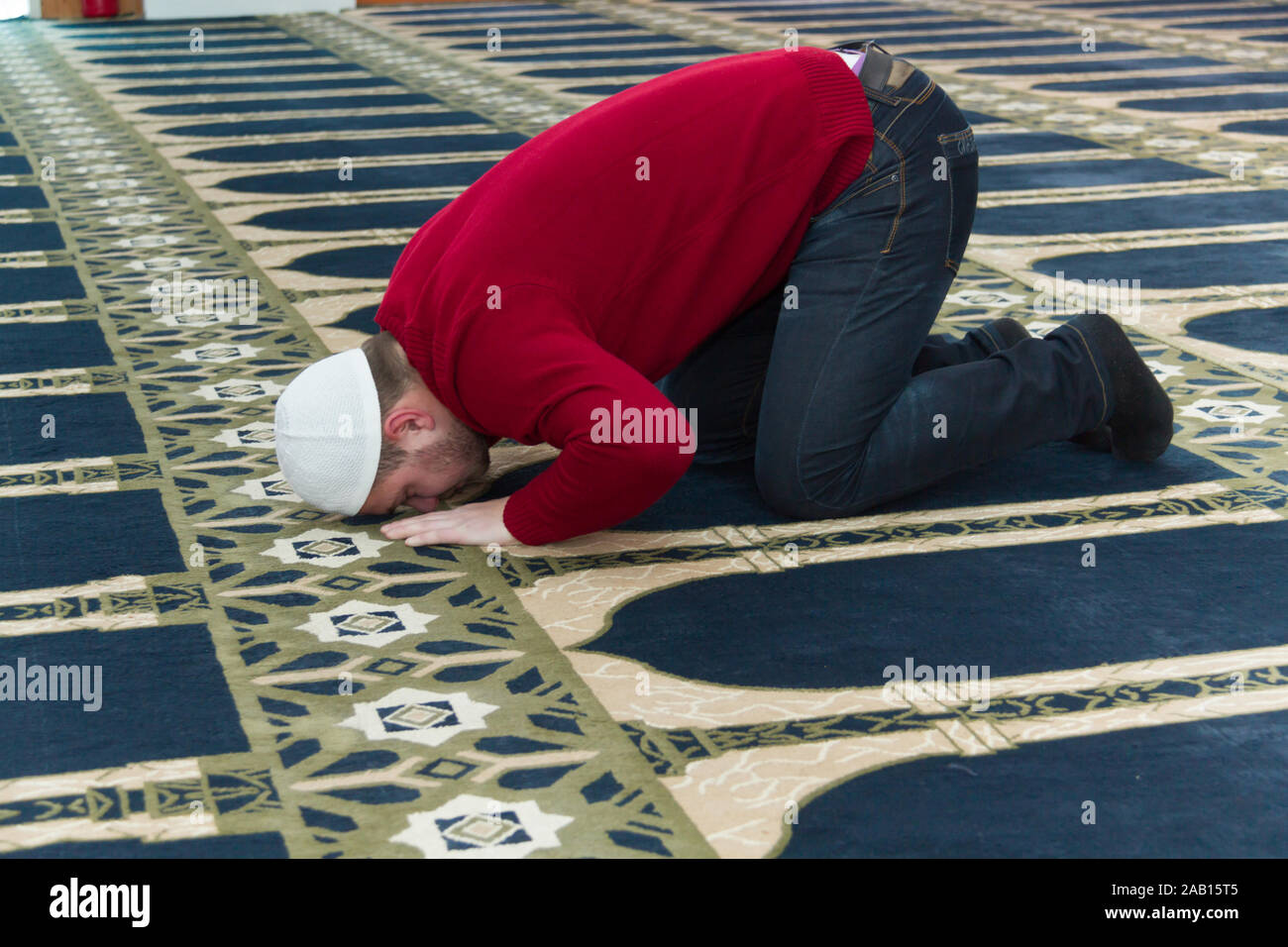 Photo of the Muslim Man Is Praying In The Mosque Stock Photo - Alamy
