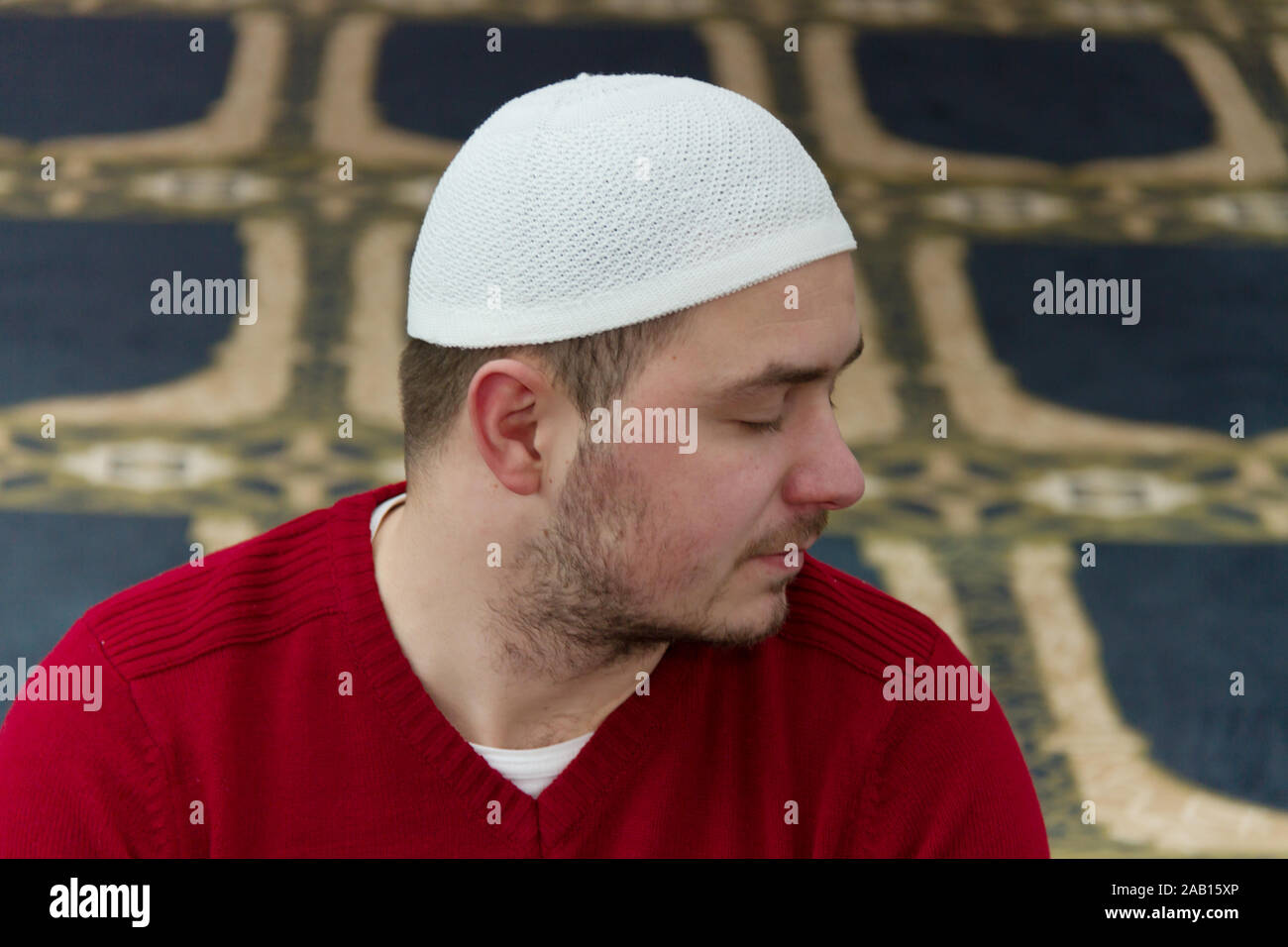 Photo of the Muslim Man Is Praying In The Mosque Stock Photo - Alamy